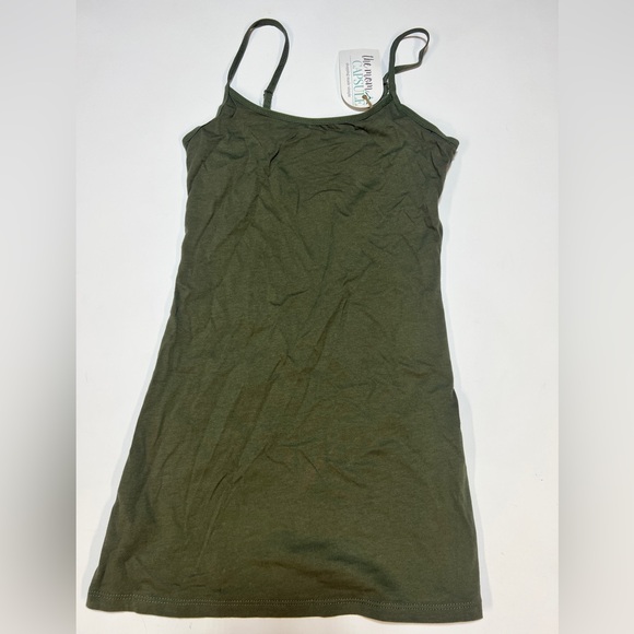 mom capsule | Tops | Green Tank | Poshmark